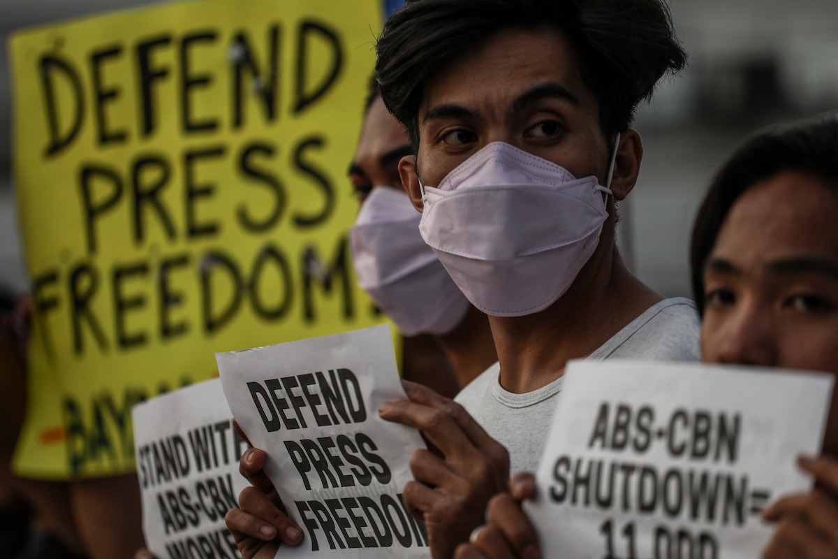 Double-barrelled attack on Philippines' press freedom | Catholic News ...