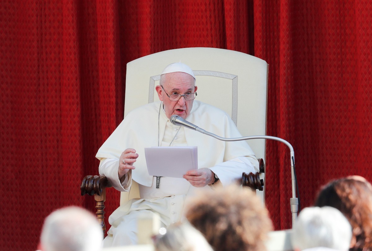 Pope urges faithful to keep on praying as he concludes catechesis on ...