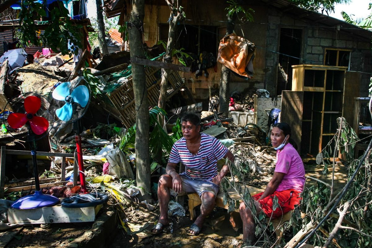 Photos: Arduous task of clean-up starts in Manila's flooded communities ...
