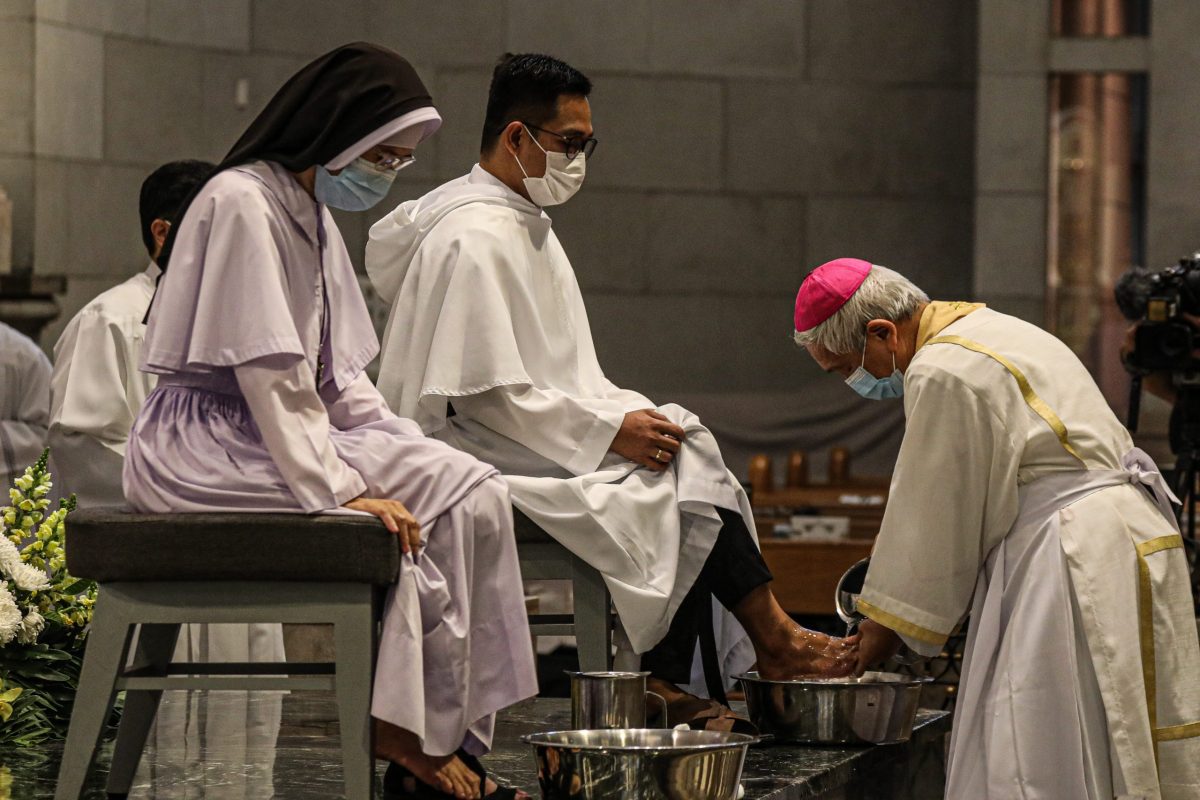 Photos: Manila holds simple ‘Washing of the Feet’ ritual on Holy ...