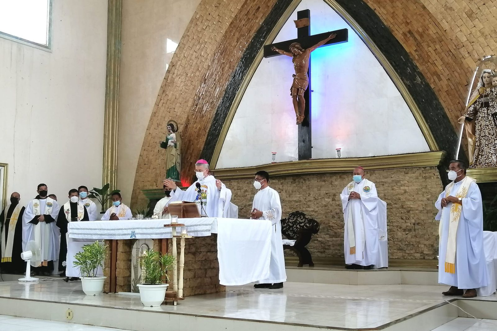Papal nuncio to Philippines spends Christmas in typhoon-ravaged Siargao ...