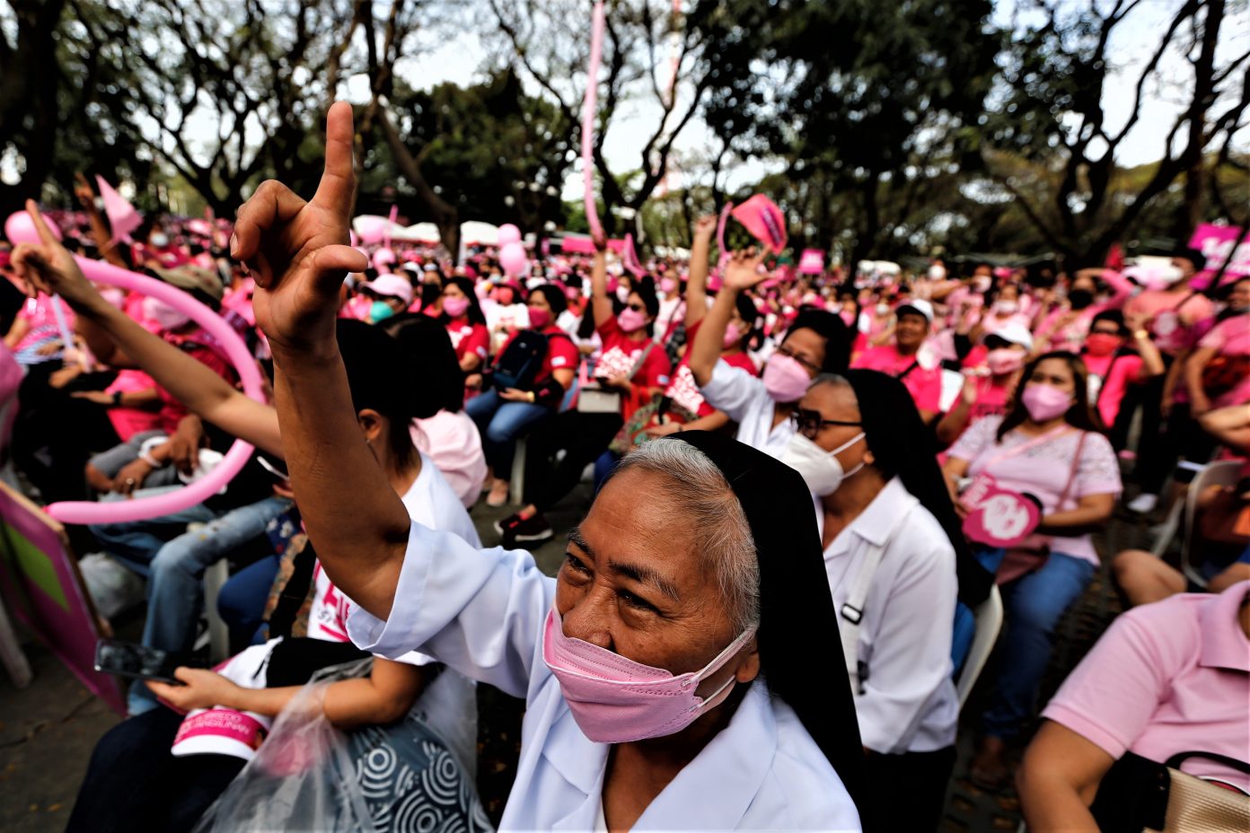 More Christian, Muslim religious groups endorse Robredo candidacy ...