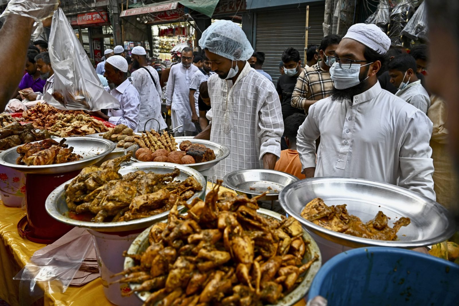 Sweet smell of Ramadan tempts as South Asia’s Muslims fast | Catholic ...