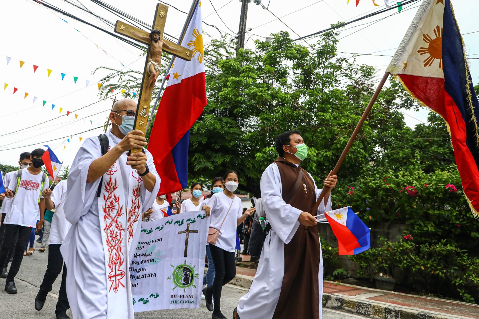 ‘Running priest’ says time for Philippine Catholic Church ‘to walk the talk’ | Catholic News ...