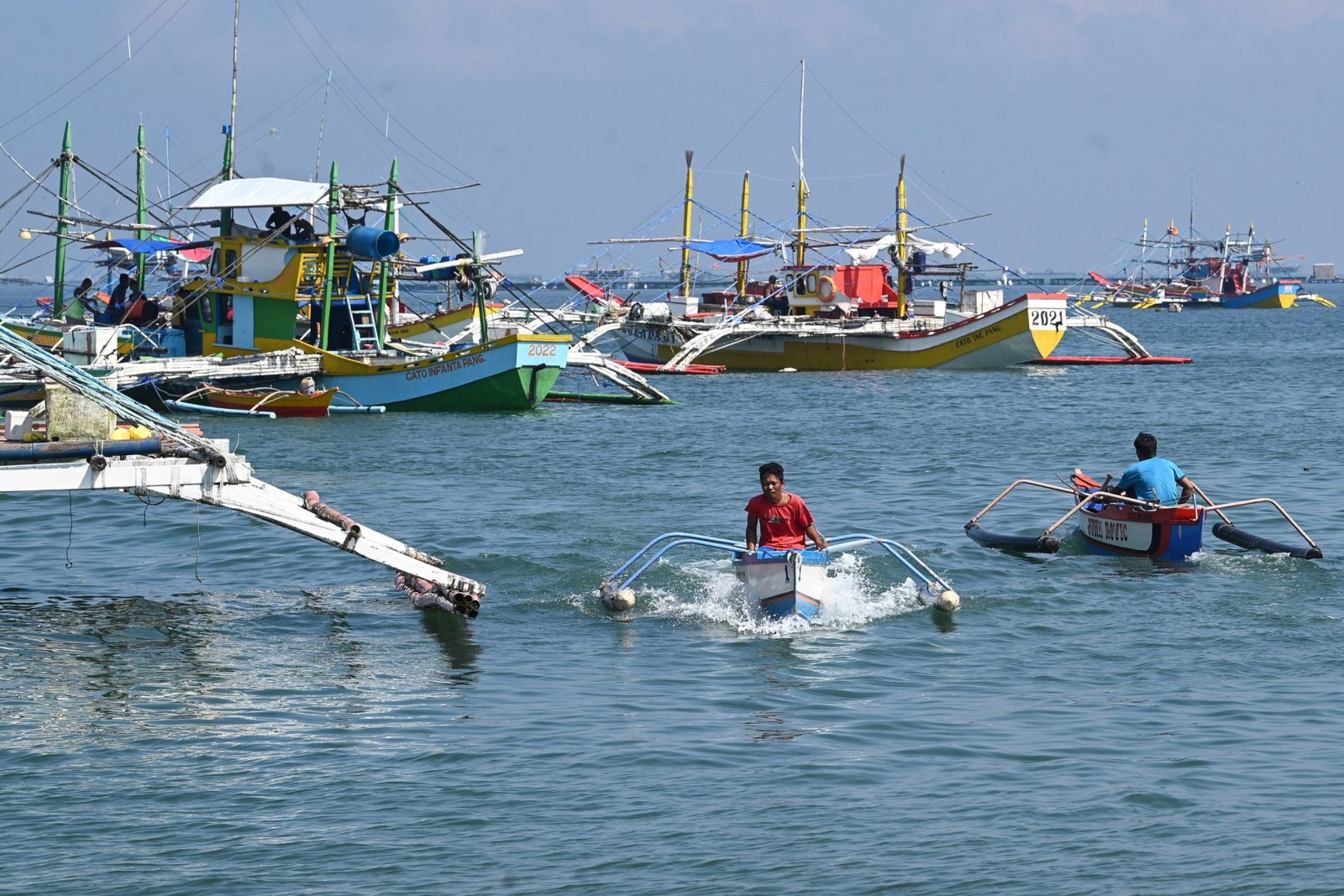 Filipinos fishing on frontline of China's battle for disputed sea ...
