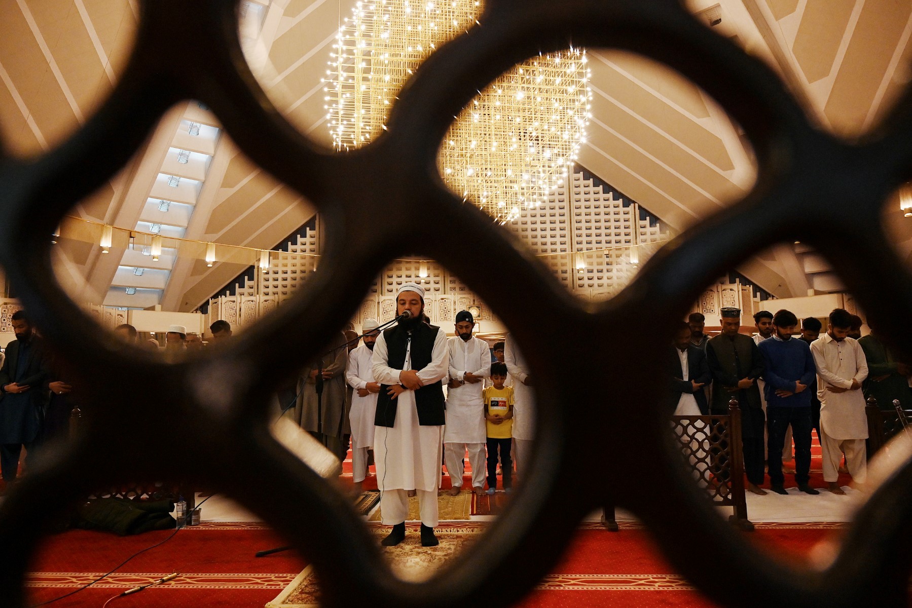 Pakistan mega-mosque muezzin summons the faithful | Catholic News ...