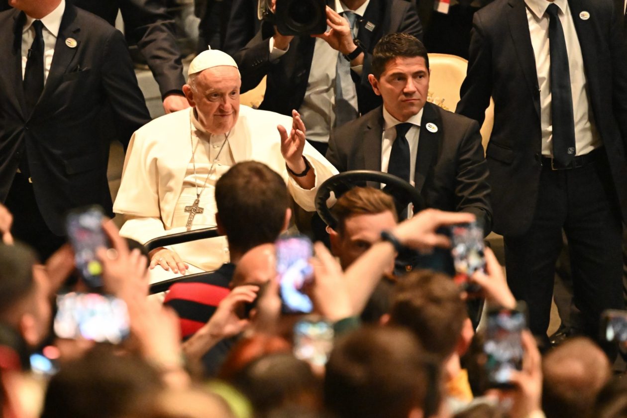‘Don’t be couch potatoes!’ Pope Francis tells young people | Catholic ...
