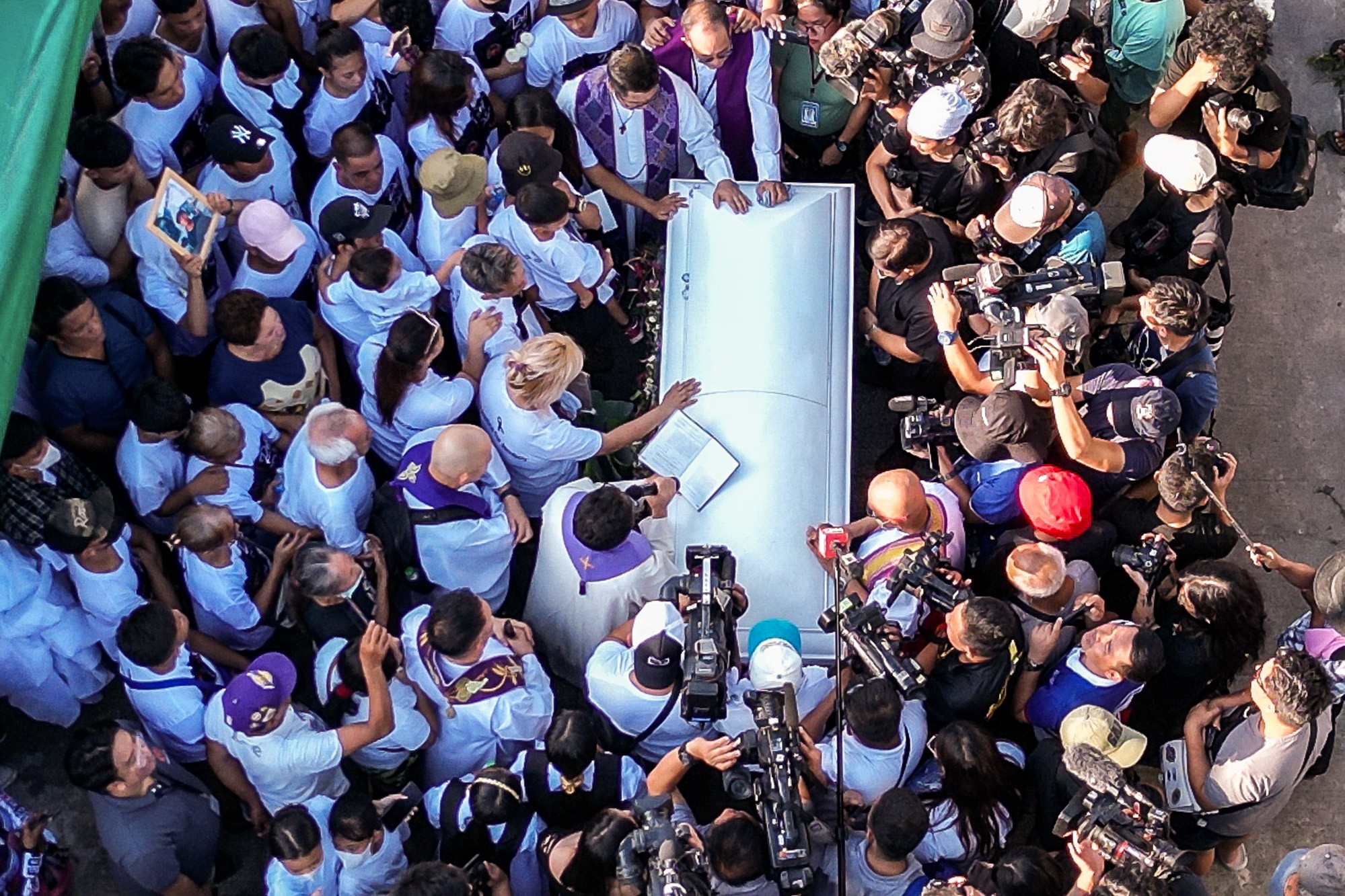 IN PHOTOS: Relatives, friends bid farewell to teenager killed by police ...