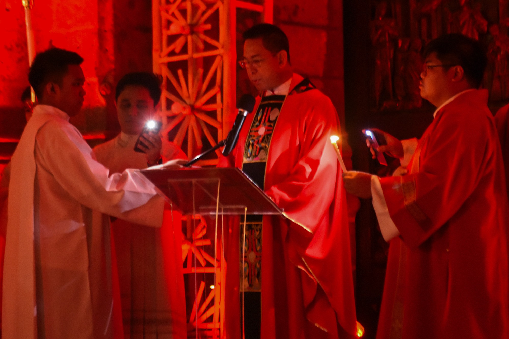 IN PHOTOS: Filipino Catholics honor ‘our persecuted brothers and ...