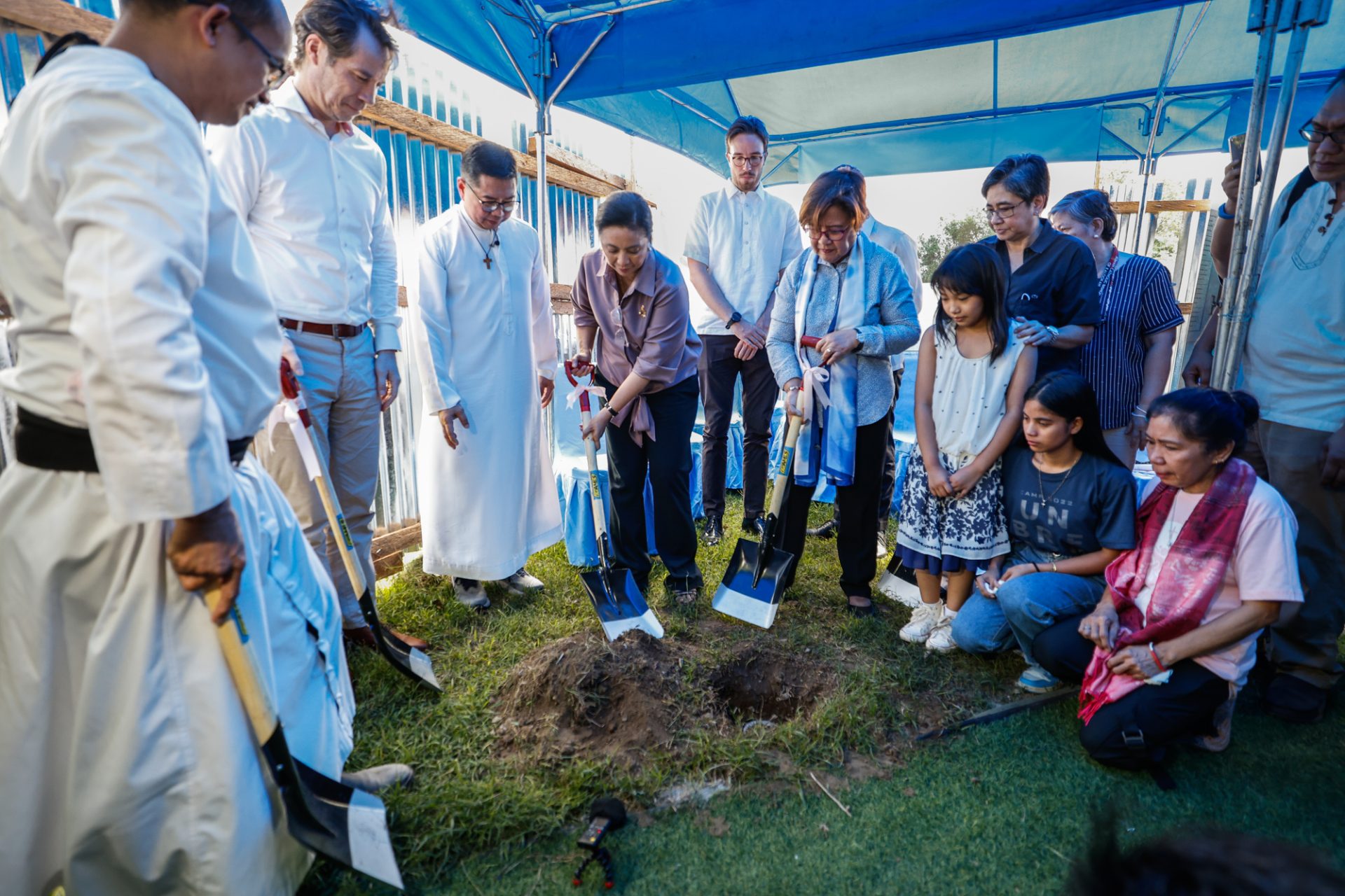 IN PHOTOS: Memorial site for EJK Victims unveiled at La Loma Cemetery ...