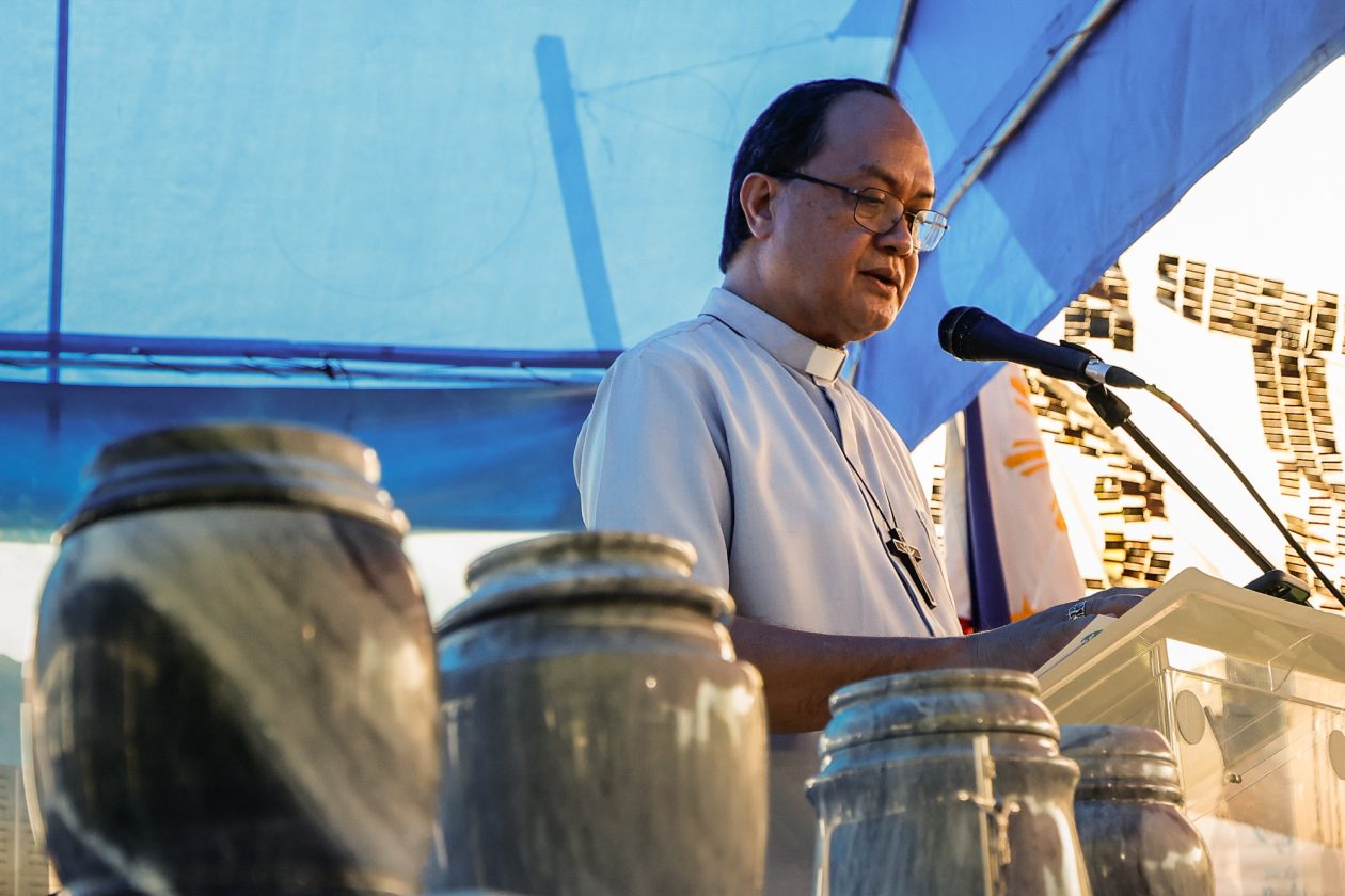 IN PHOTOS: Memorial site for EJK Victims unveiled at La Loma Cemetery ...