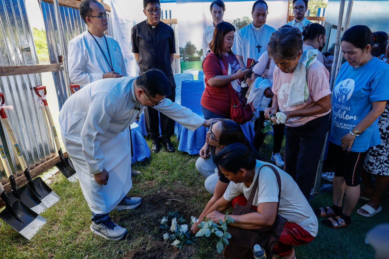 IN PHOTOS: Memorial site for EJK Victims unveiled at La Loma Cemetery ...