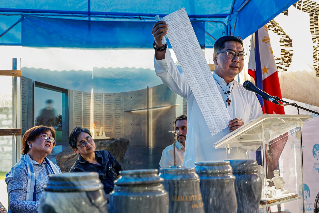 IN PHOTOS: Memorial site for EJK Victims unveiled at La Loma Cemetery ...
