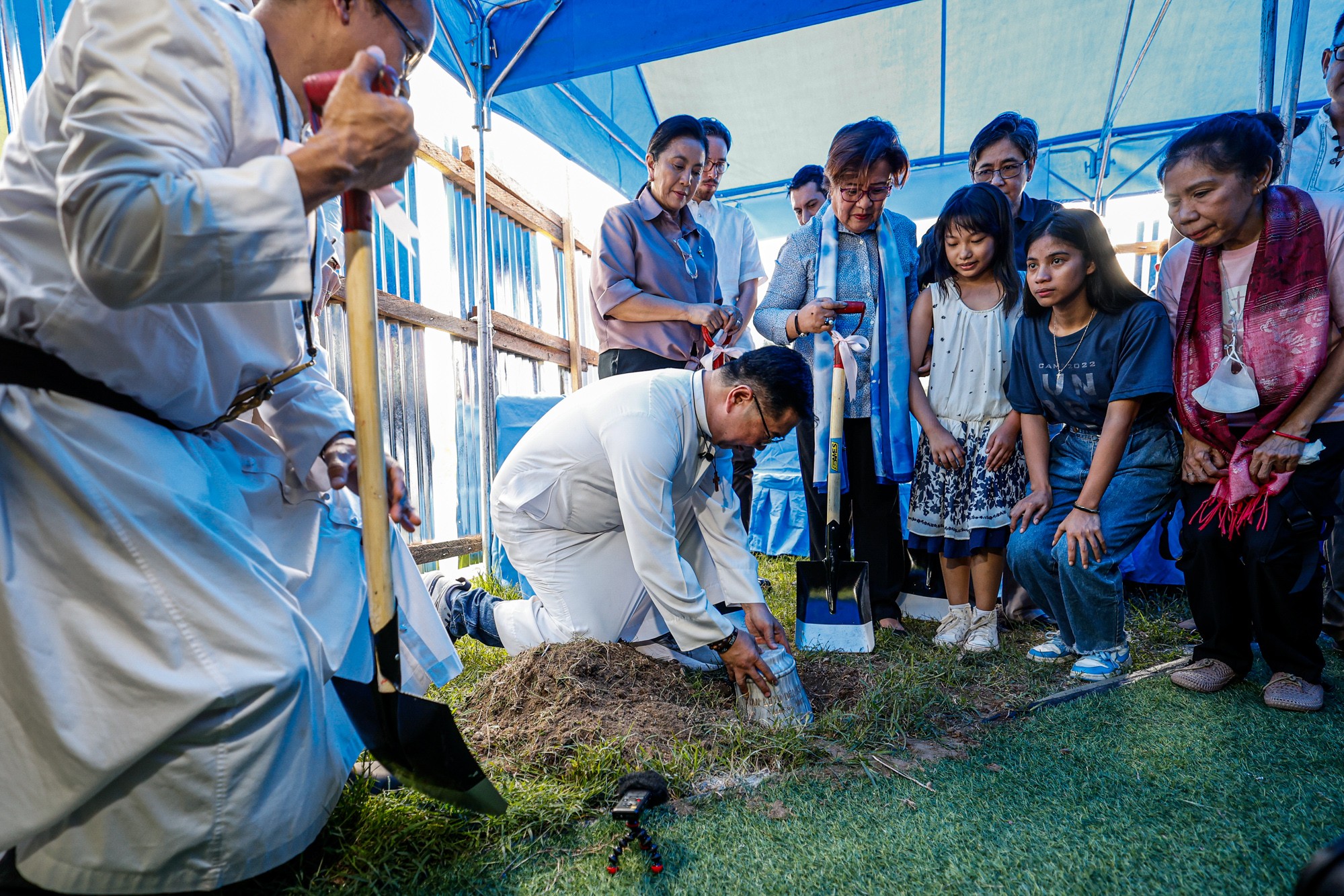 IN PHOTOS: Memorial site for EJK Victims unveiled at La Loma Cemetery ...