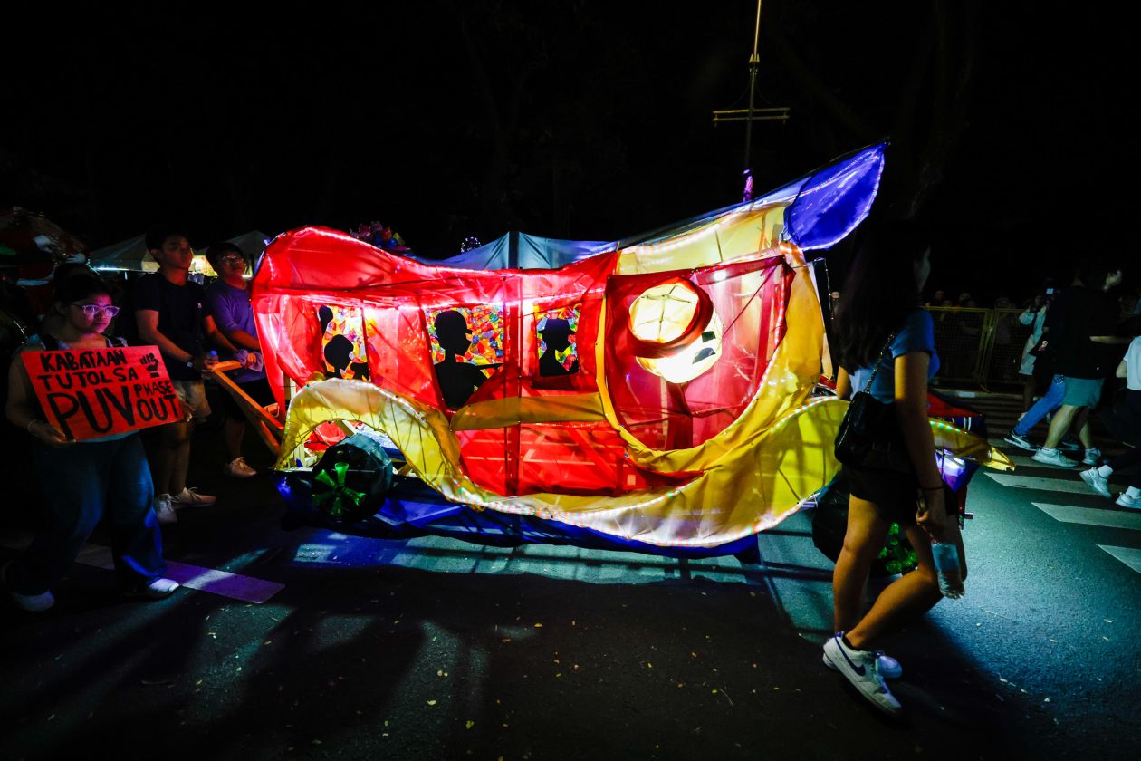 IN PHOTOS: UP Lantern Parade amplifies #NoToJeepneyPhaseout call ...