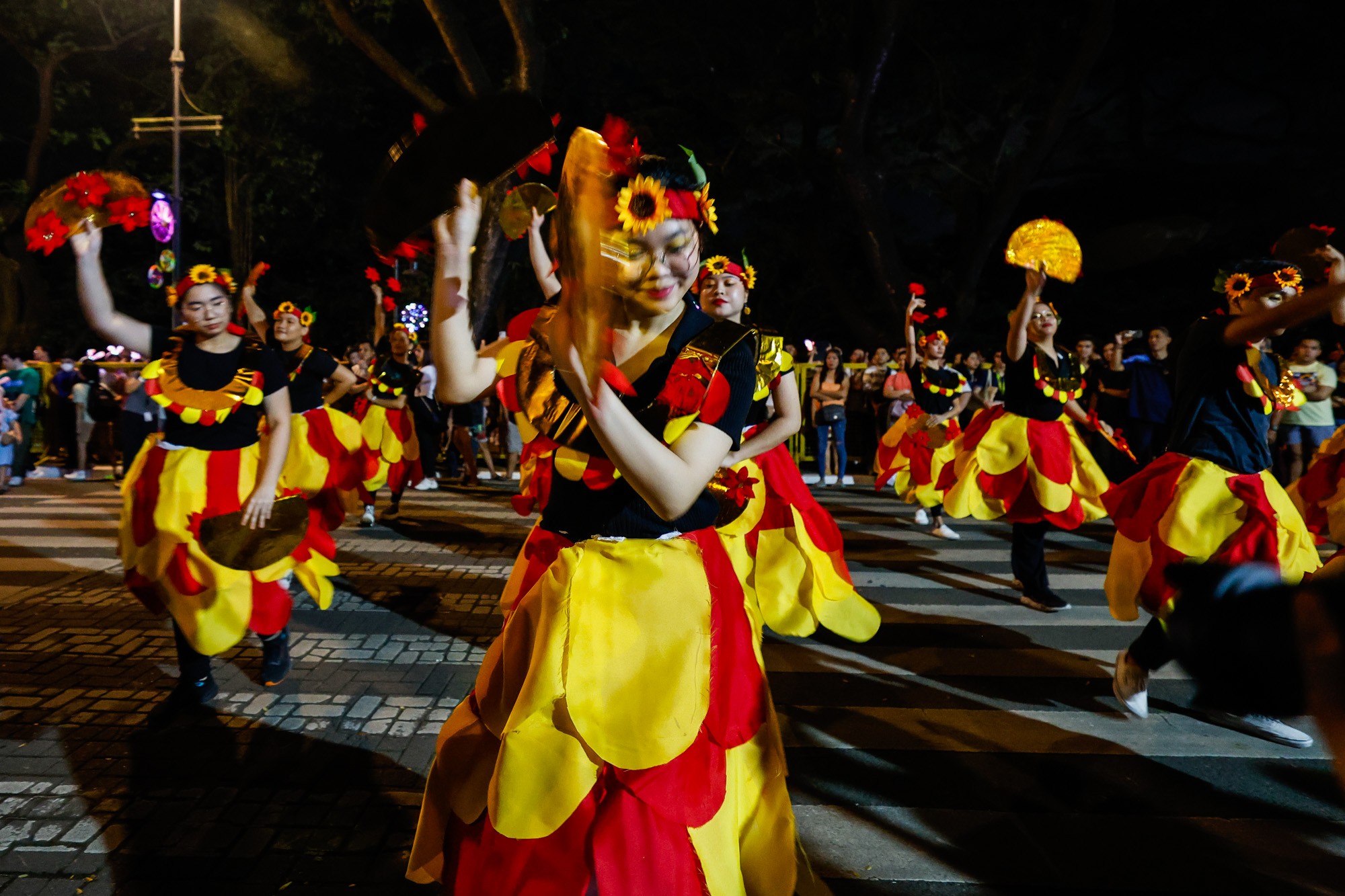 IN PHOTOS: UP Lantern Parade amplifies #NoToJeepneyPhaseout call ...