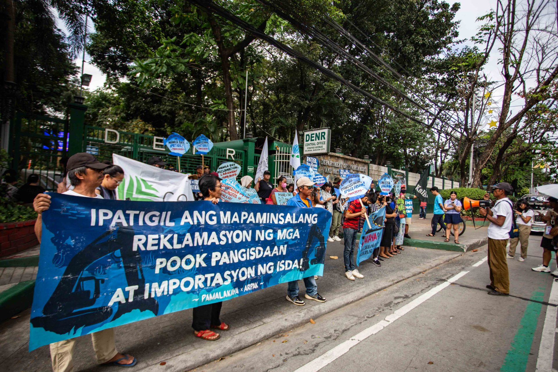 PHOTOS: Fisherfolk rally against Manila Bay's environmental neglect ...