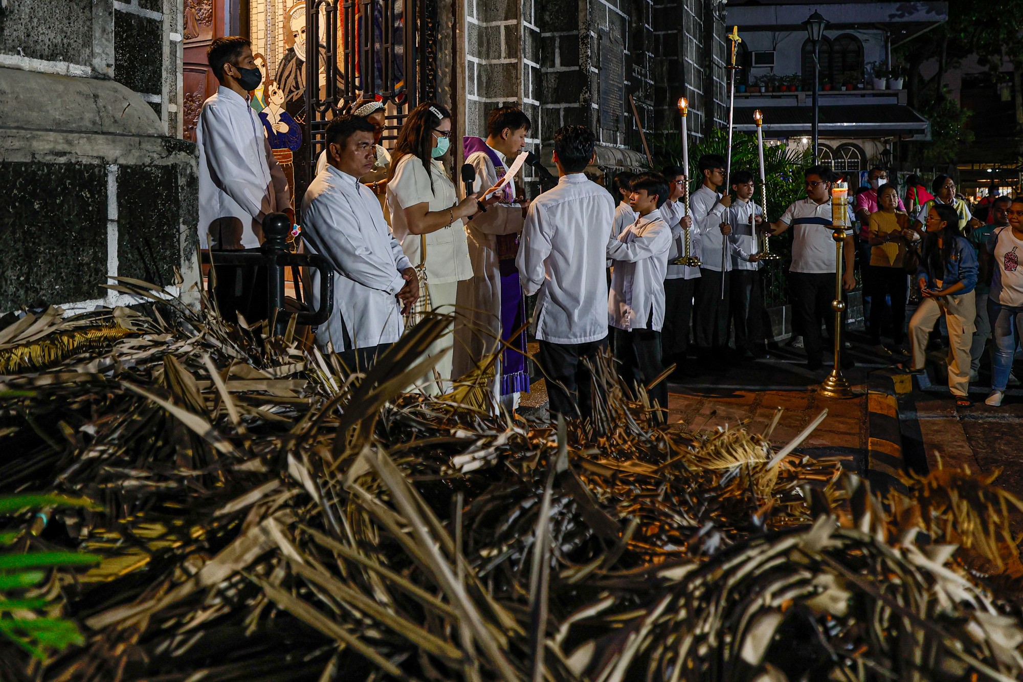 IN PHOTOS: Burning of palm fronds | Catholic News Philippines | LiCAS ...