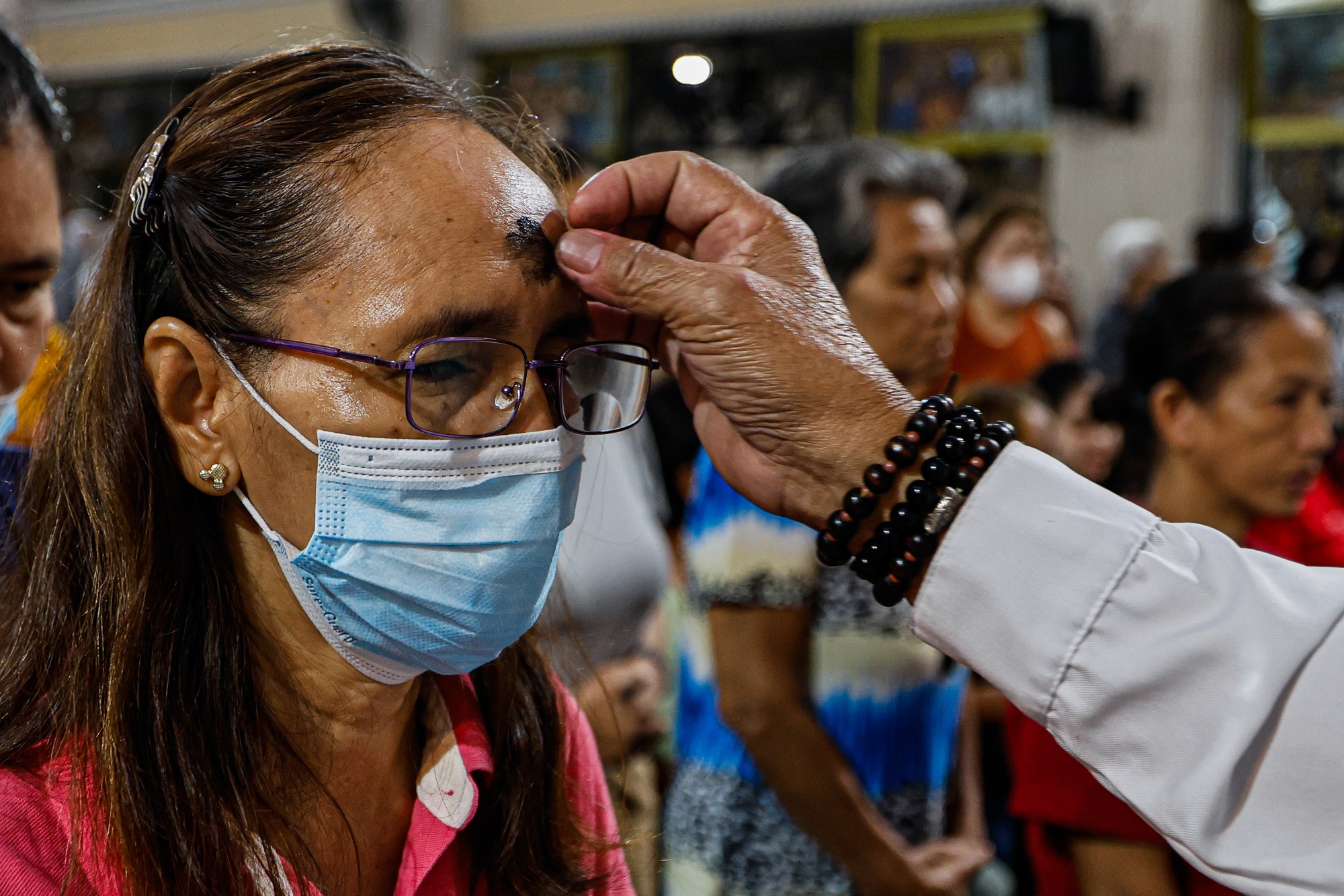 Catholics told to let go of 'worldly attachment' as Lent begins ...