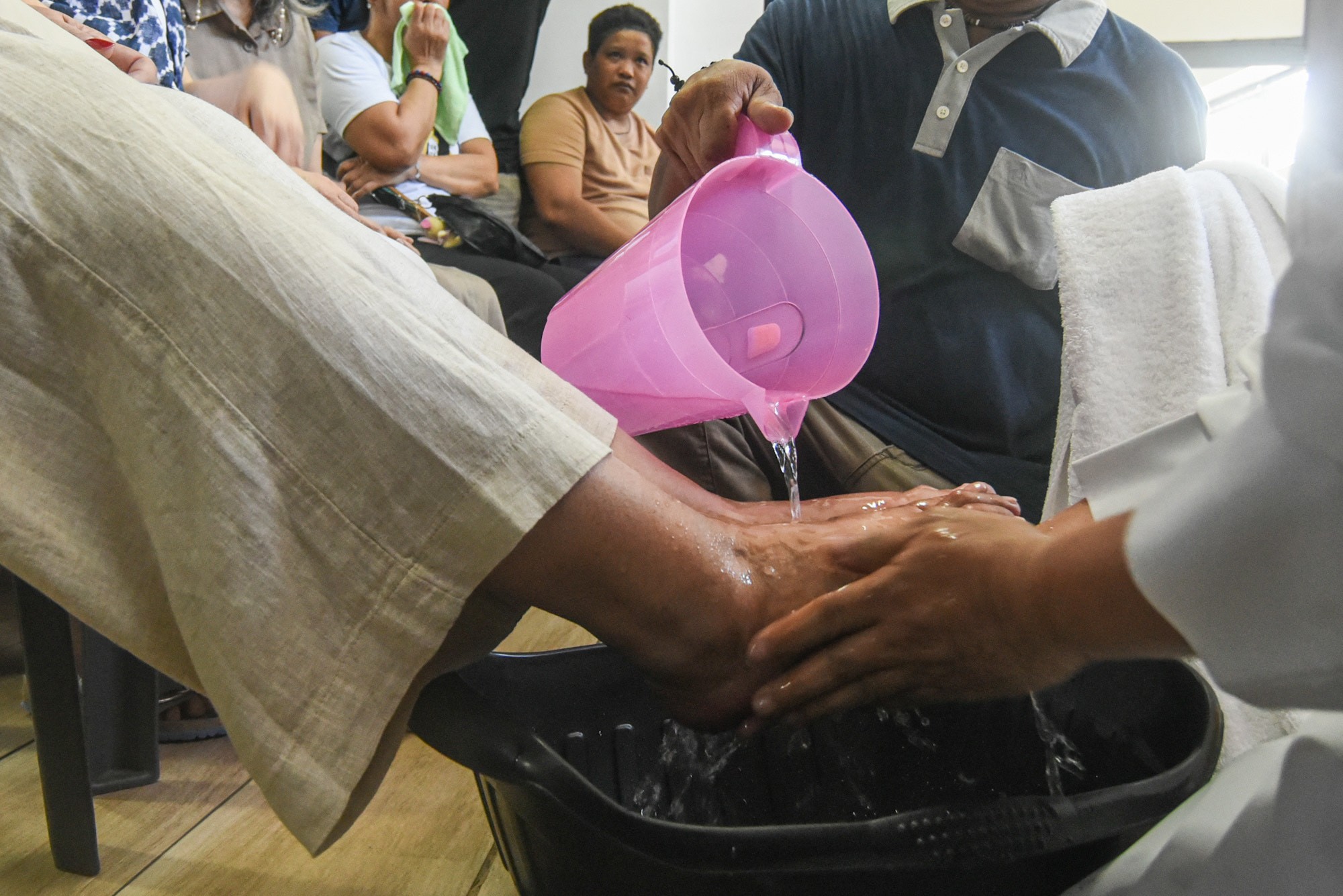 Photos: The Lord’s Supper and Washing of the Feet | Catholic News ...