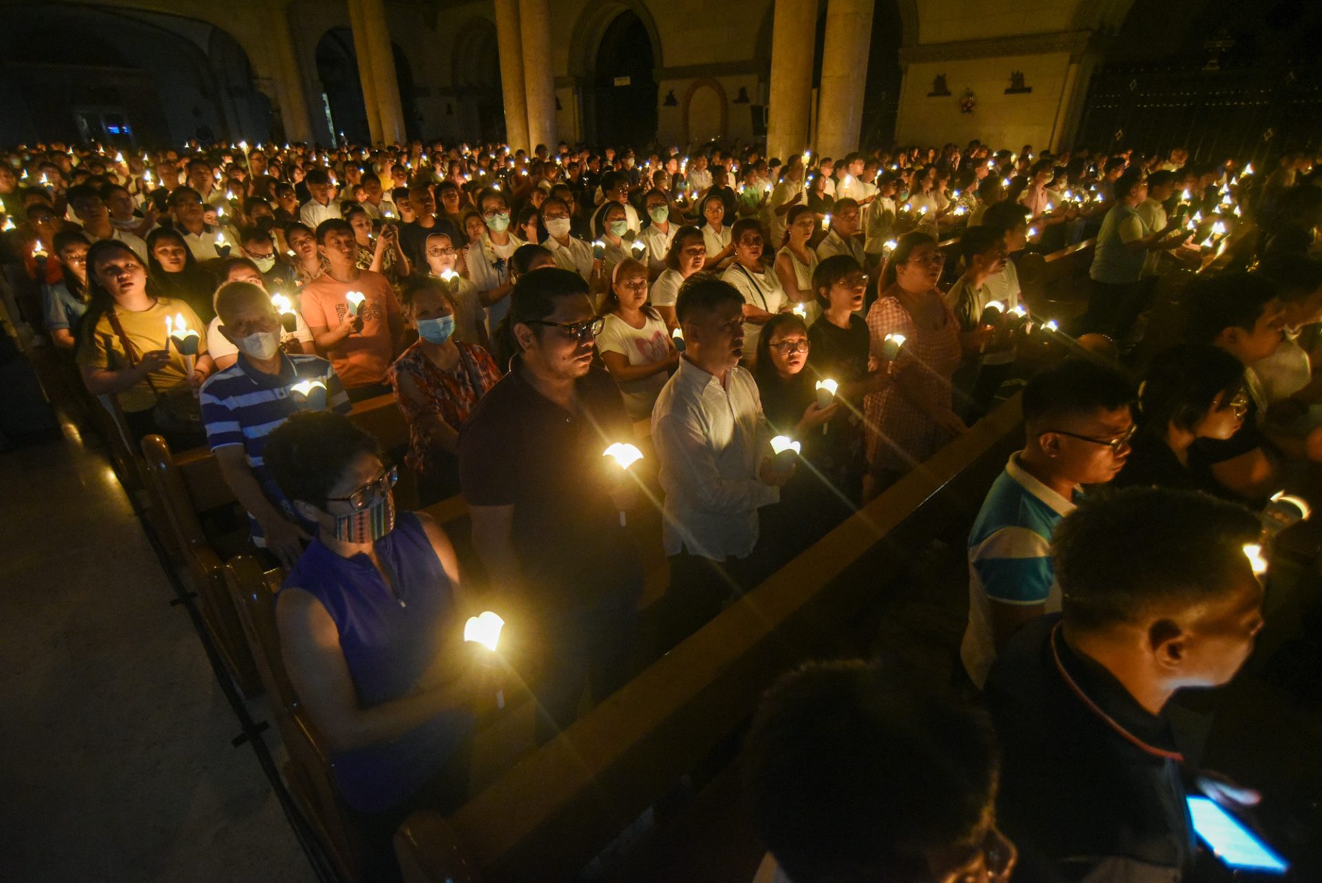 Photos: Easter Vigil in Manila | Catholic News Philippines | LiCAS.news ...