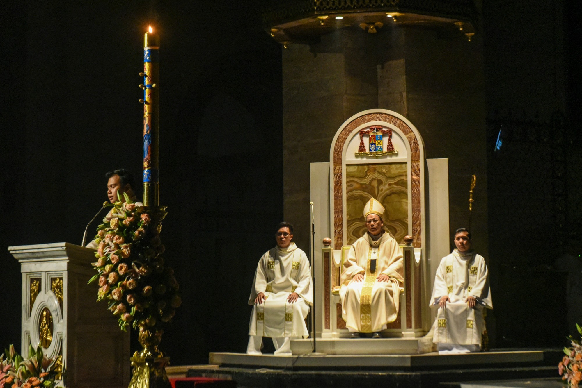 Photos: Easter Vigil in Manila | Catholic News Philippines | LiCAS.news ...