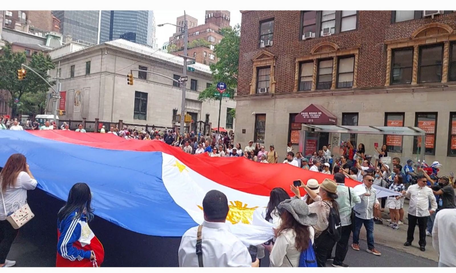 Giant Philippine flag in Independence Day parade in New York | Catholic ...