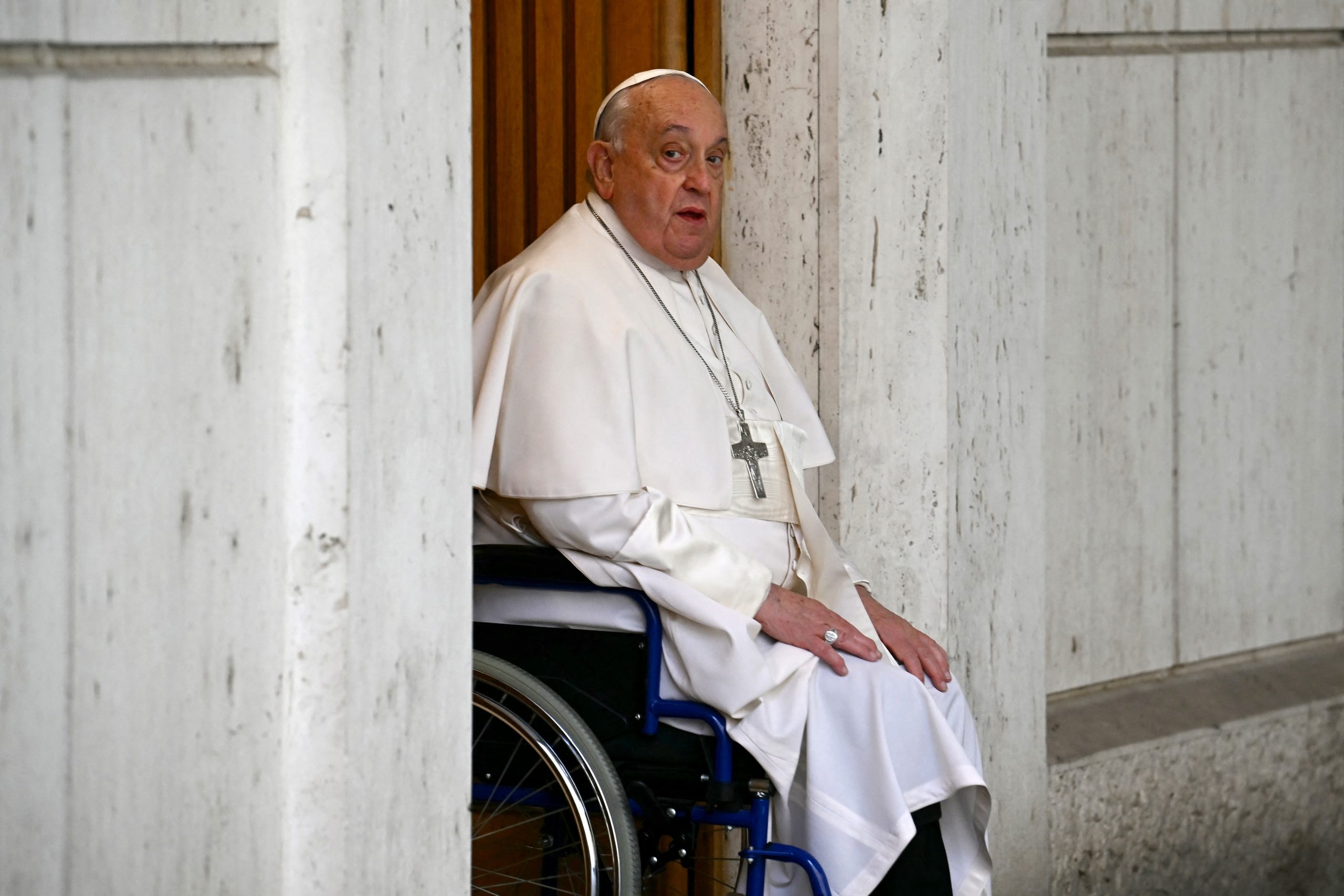 Pope Francis: Beauty urges us to take Christ out into the streets and ...