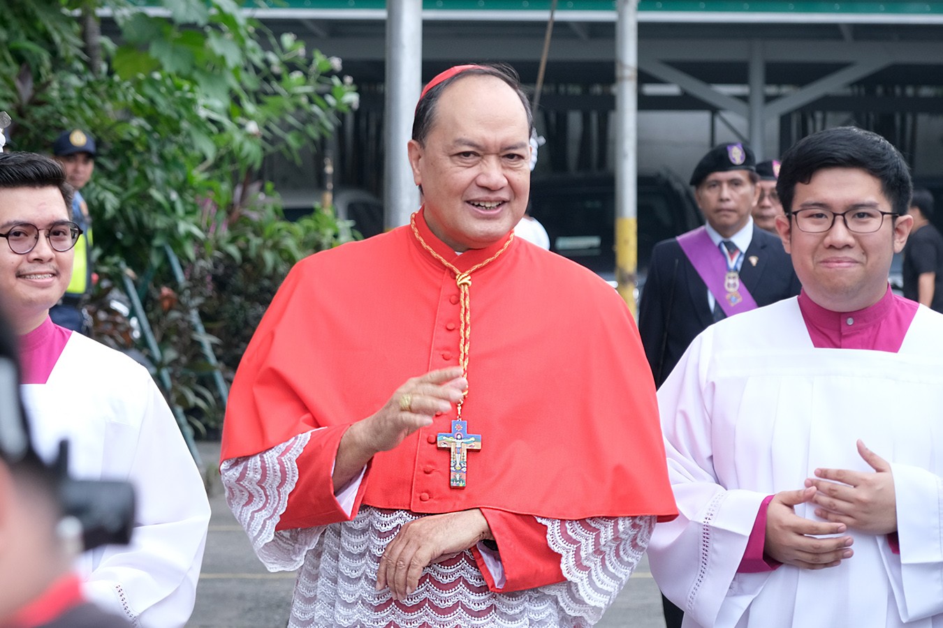 Cardinal David dons ‘Romero Cross’ | Catholic News Philippines | LiCAS ...