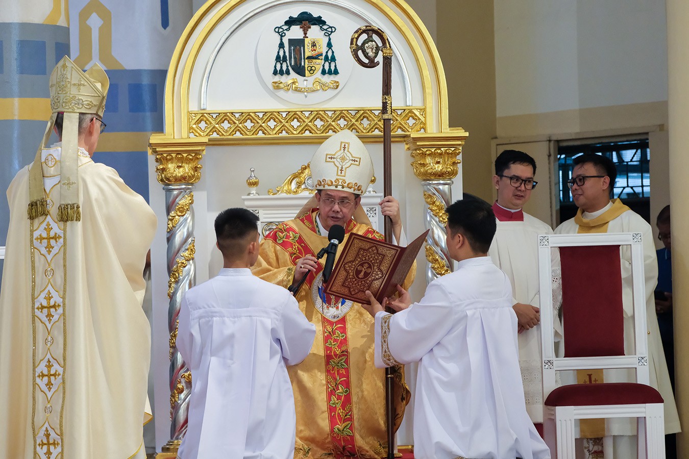 Bishop Mallari Installed as fourth bishop of Tarlac | Catholic News ...