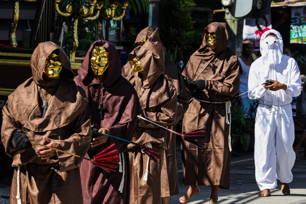 Photos: Devotion through suffering: Filipino penitents in Kalayaan mark ...