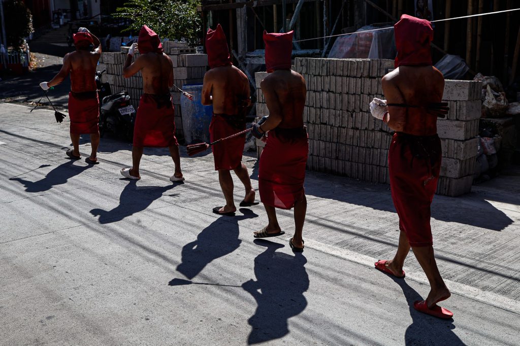 Photos: Devotion through suffering: Filipino penitents in Kalayaan mark ...