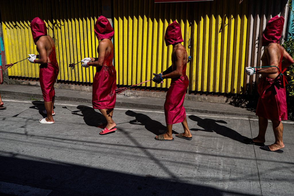 Photos: Devotion through suffering: Filipino penitents in Kalayaan mark ...