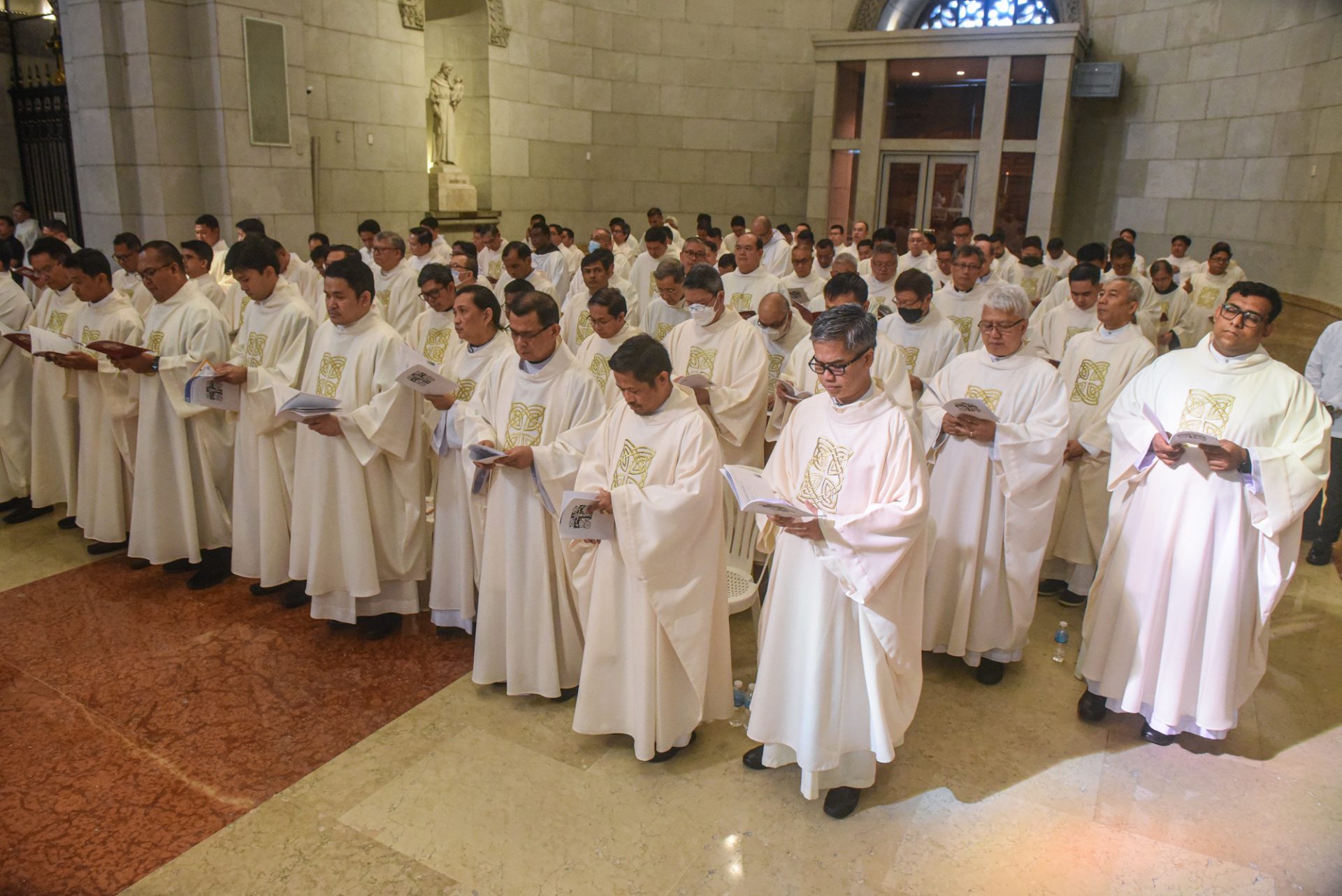 Photos: Church in Manila celebrates Chrism Mass on Maundy Thursday ...