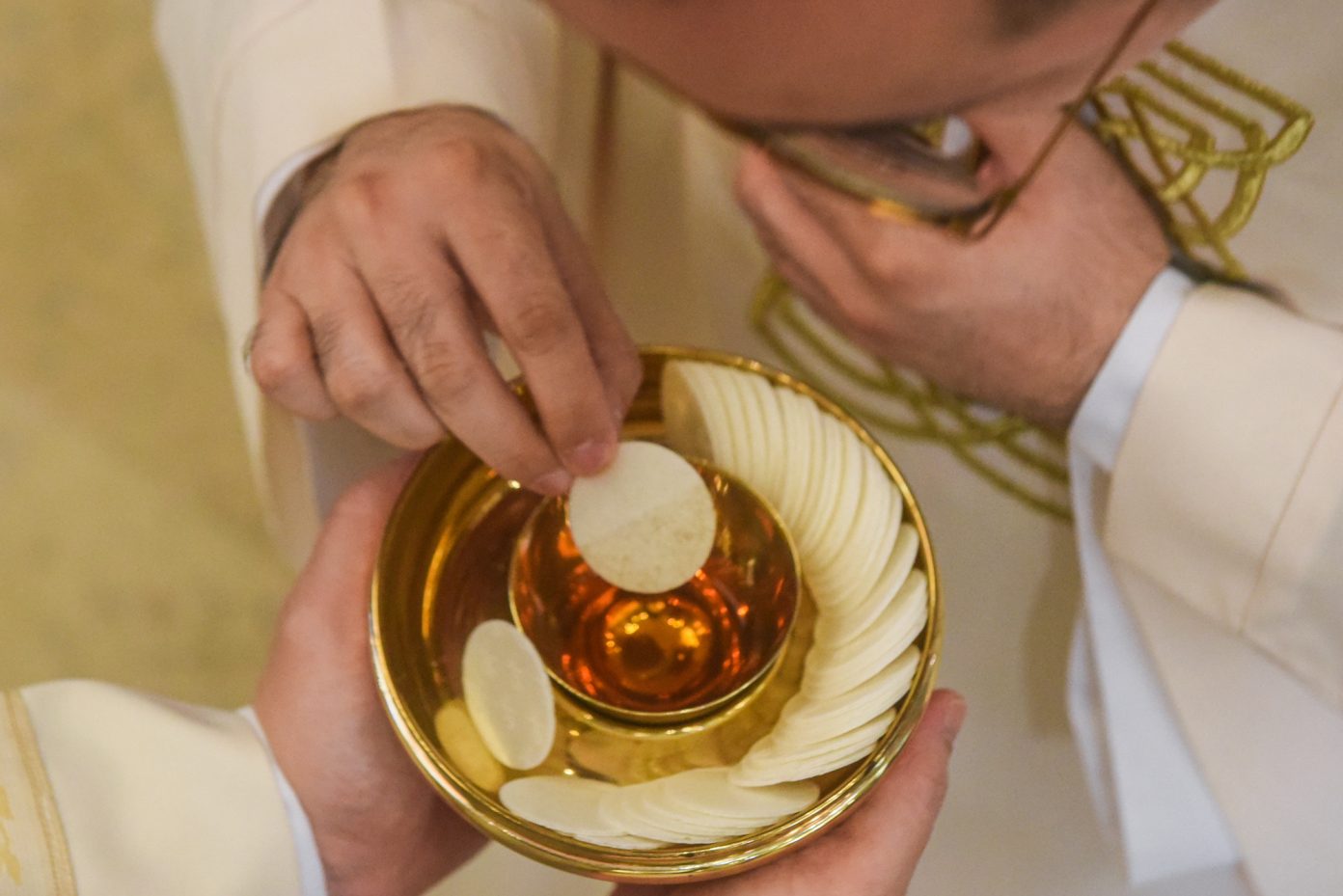 Photos: Church in Manila celebrates Chrism Mass on Maundy Thursday ...