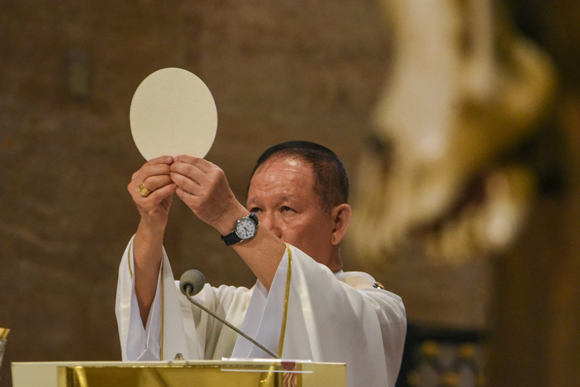 Photos: Church in Manila celebrates Chrism Mass on Maundy Thursday ...