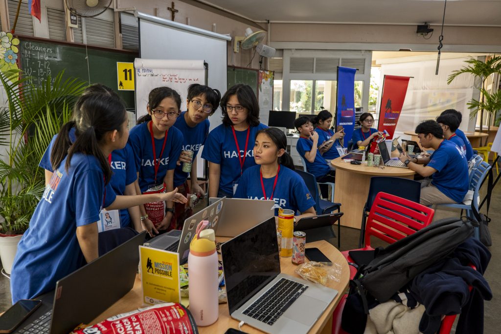 Catholic youths begin synodal journey to tackle commuter safety in the Philippines | Catholic ...