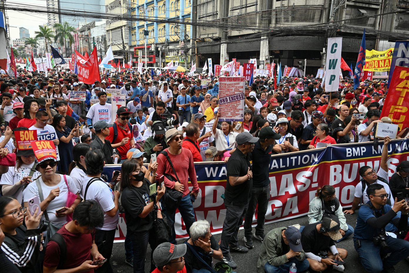 Philippine workers press for emergency wage hike amid rising fuel ...
