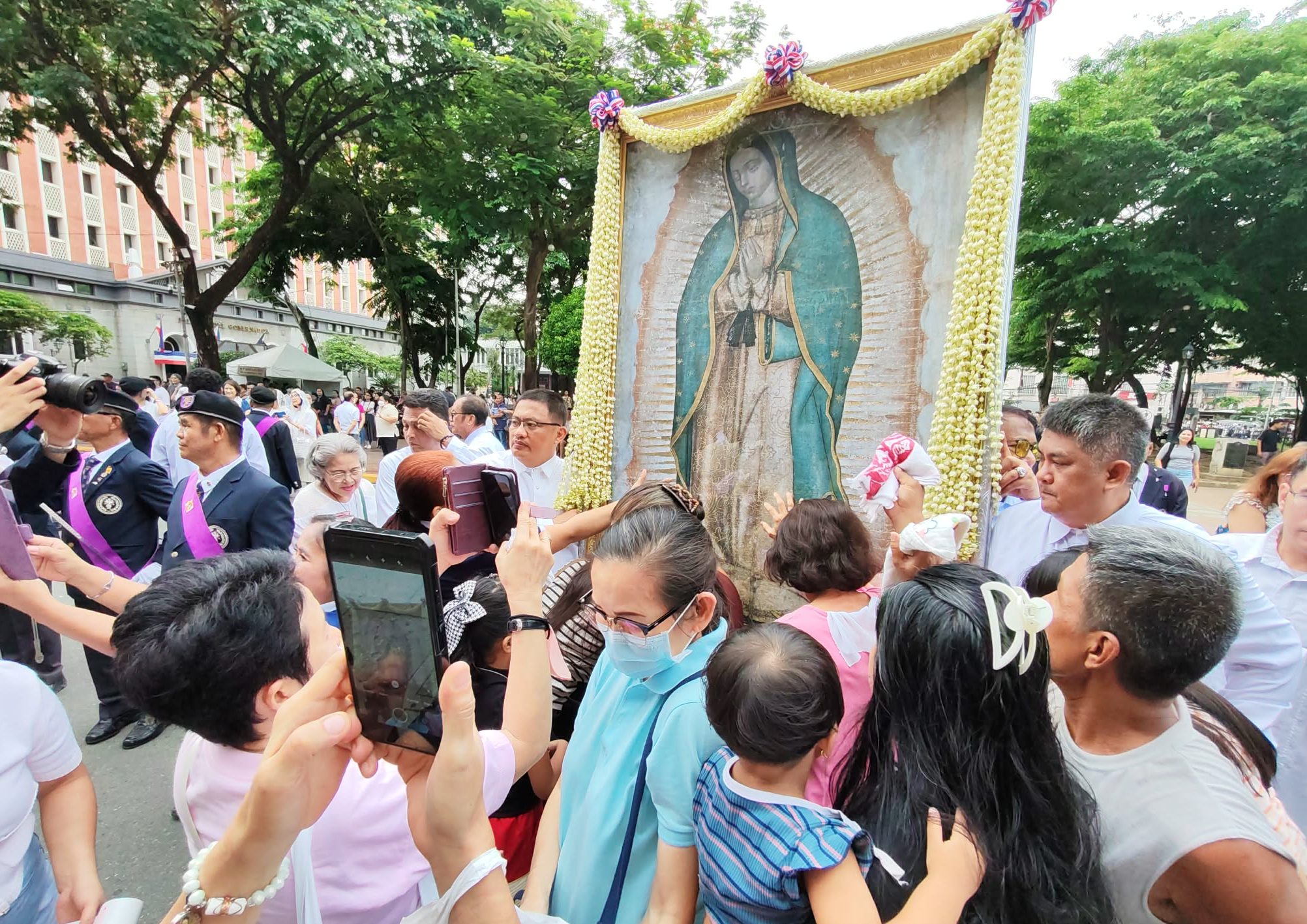 Guadalupe image starts Philippines pilgrimage; Marcos leads ...